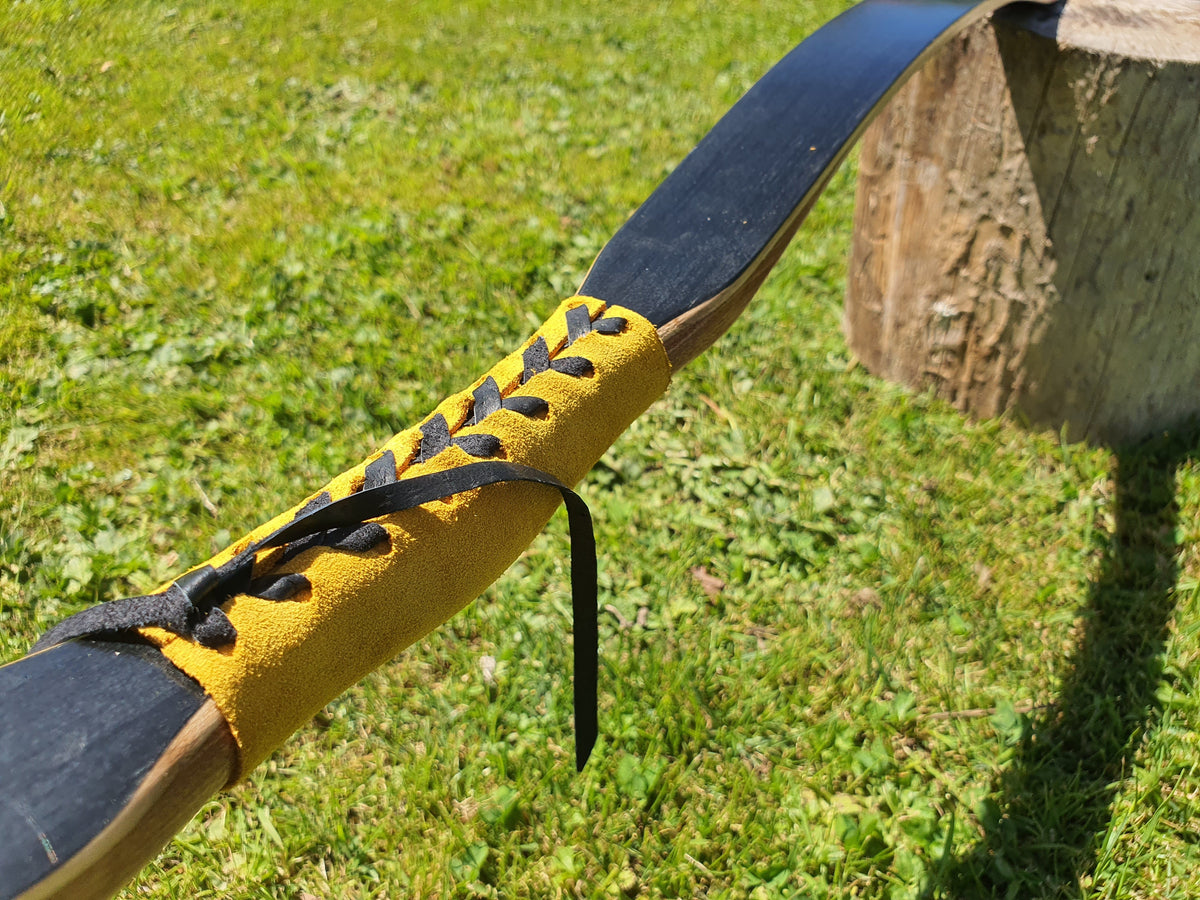 Black Death: Scythian (Saka) bow with black lamination (27lb Draw weig ...